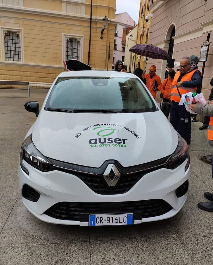 Auser Iglesias in festa: è arrivato un nuovo mezzo per i servizi a ...